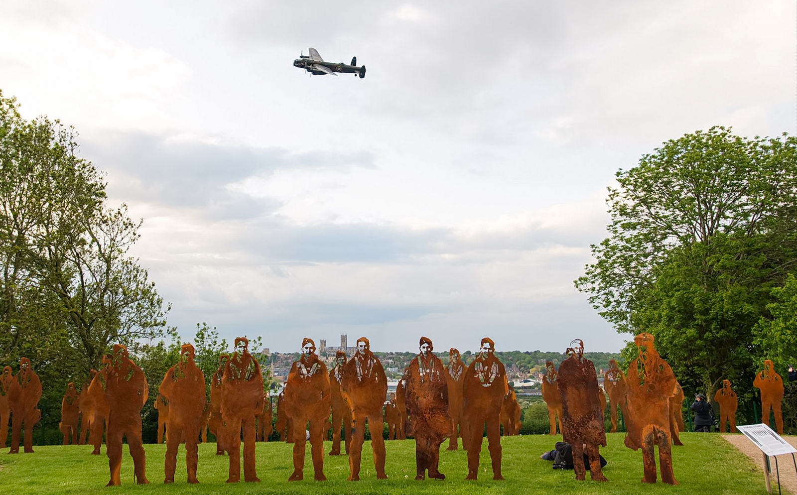 BBMF Lancaster flypasts sortie for the ‘Dams Raid’ 80th anniversary on ...