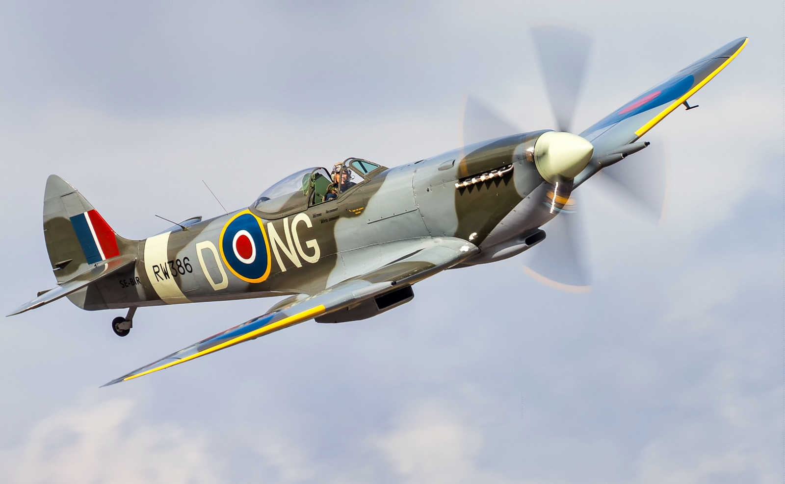 Special BBMF tribute to Sqn Ldr Mark Long | RAF Memorial Flight Club