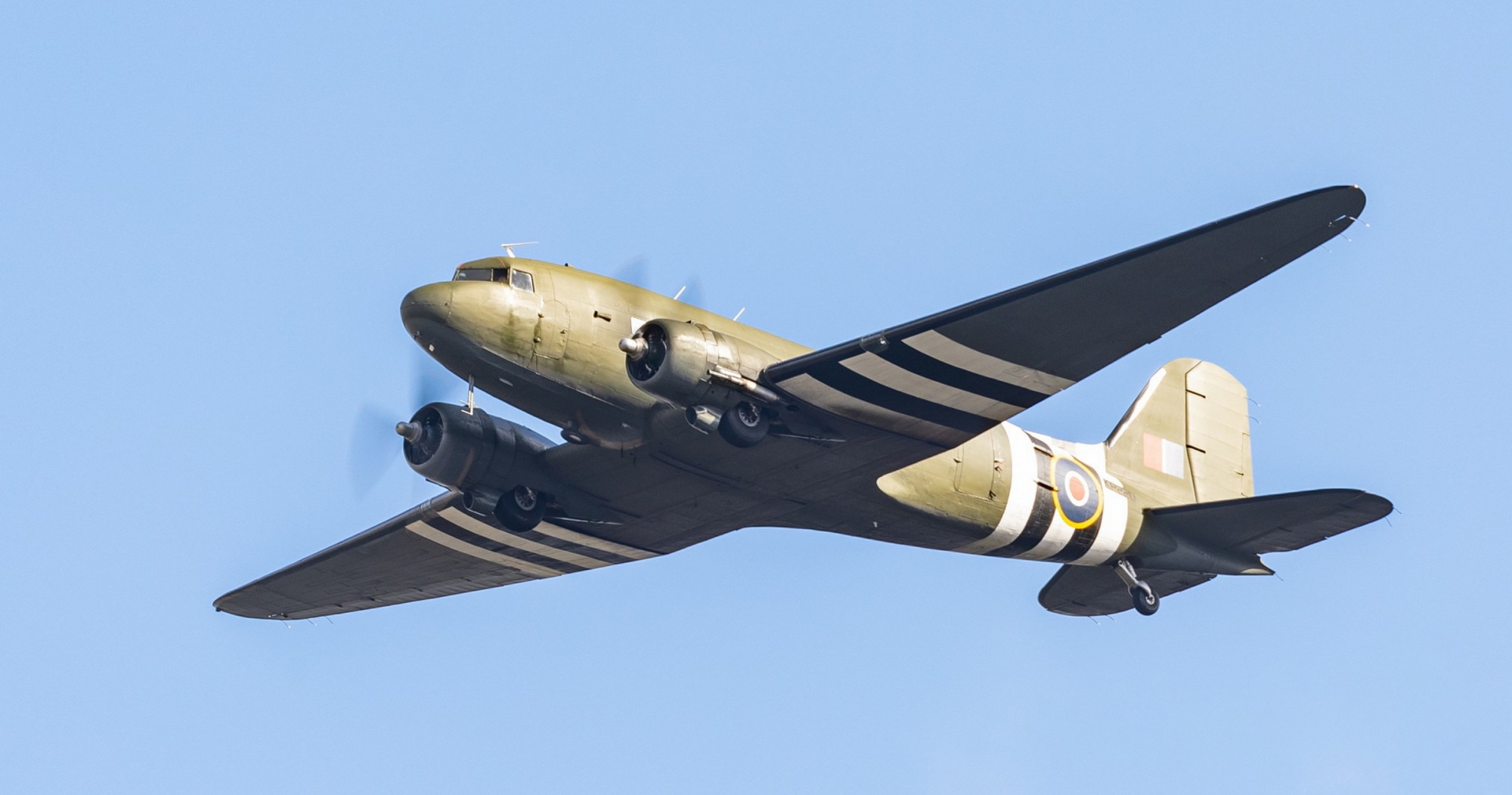 Aero Legends Dakota to overwinter with the BBMF at Coningsby | RAF ...